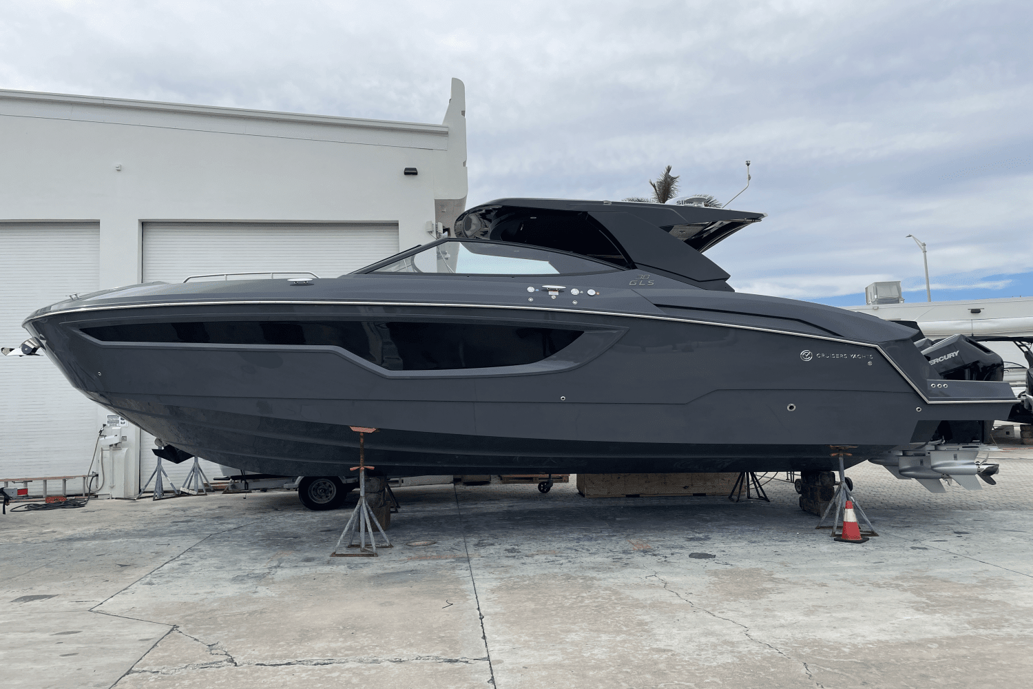 2024 Cruisers Yachts 38GLS-OB SB MarineMax Pompano
