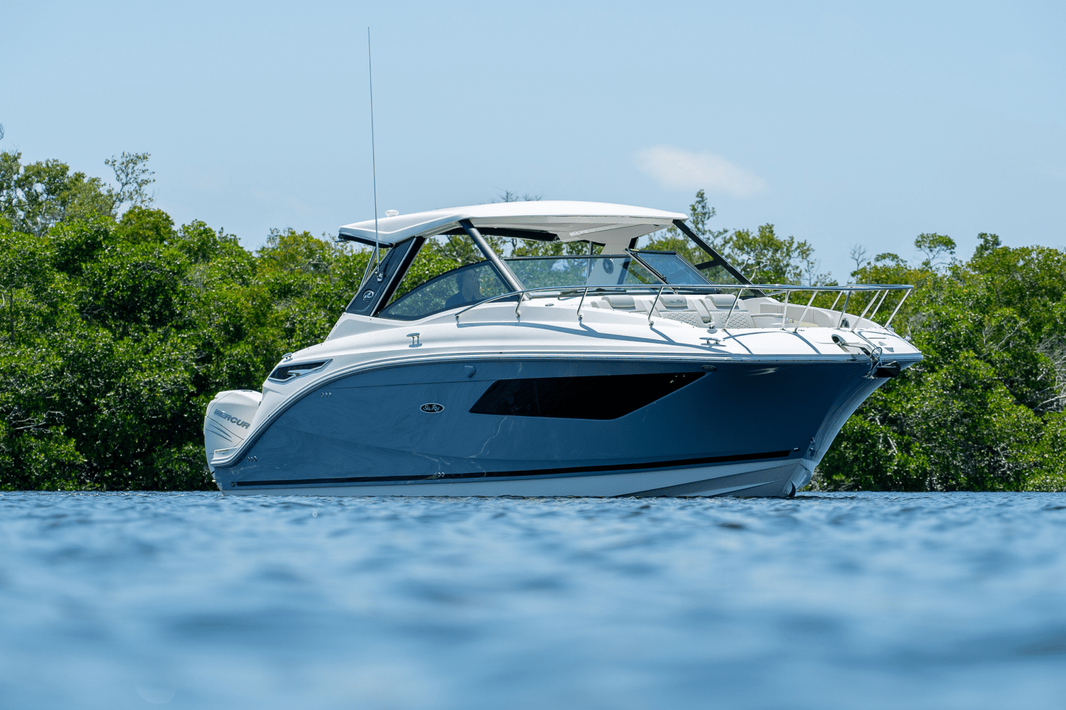 2022 Sea Ray 32 SUNDANCER OUTBOARD MarineMax Fort Myers